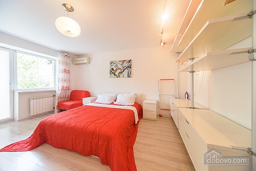Red and white apartment with a balcony and mini-kitchen (92309), Studio ...